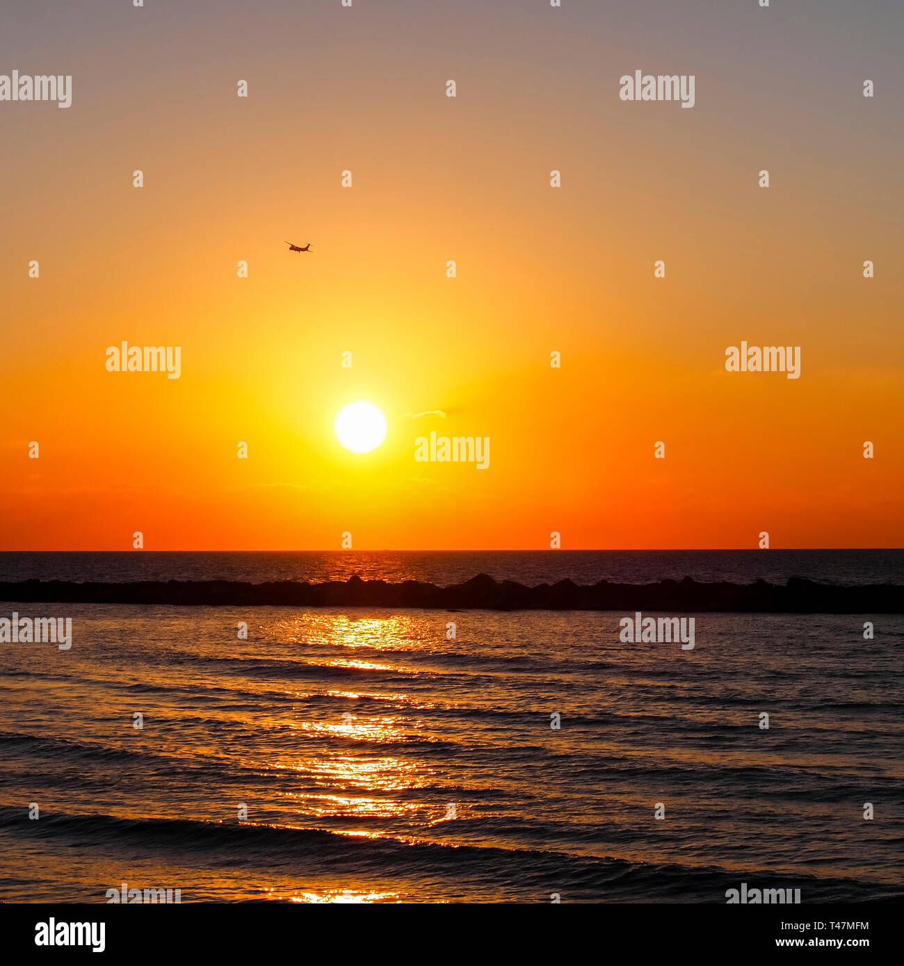 Quiet beautiful golden sunset on the sea. Summer nature background ...