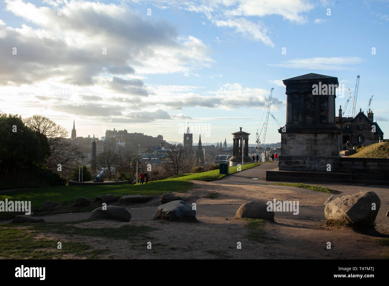 Sunny weather edinburgh hi-res stock photography and images - Alamy