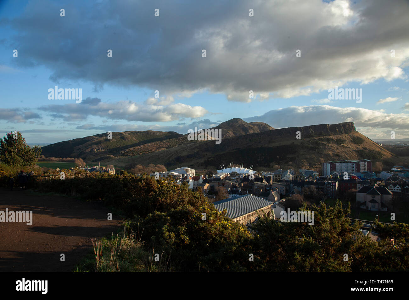 Colorful sunset view over the Arthur´s seat from Calton Hill in Capital ...