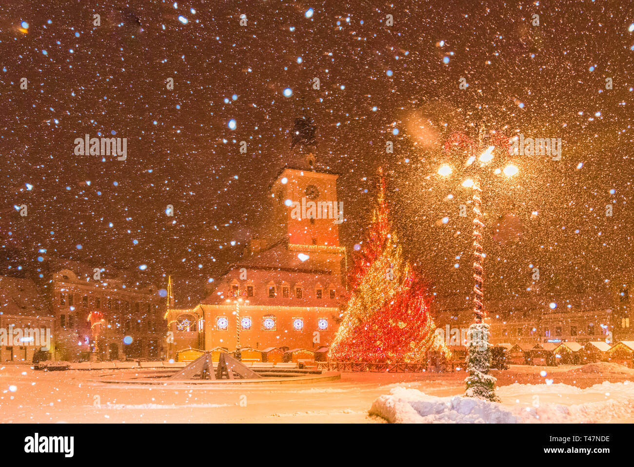Christmas market and decorations tree in Brasov town, Transylvania ...