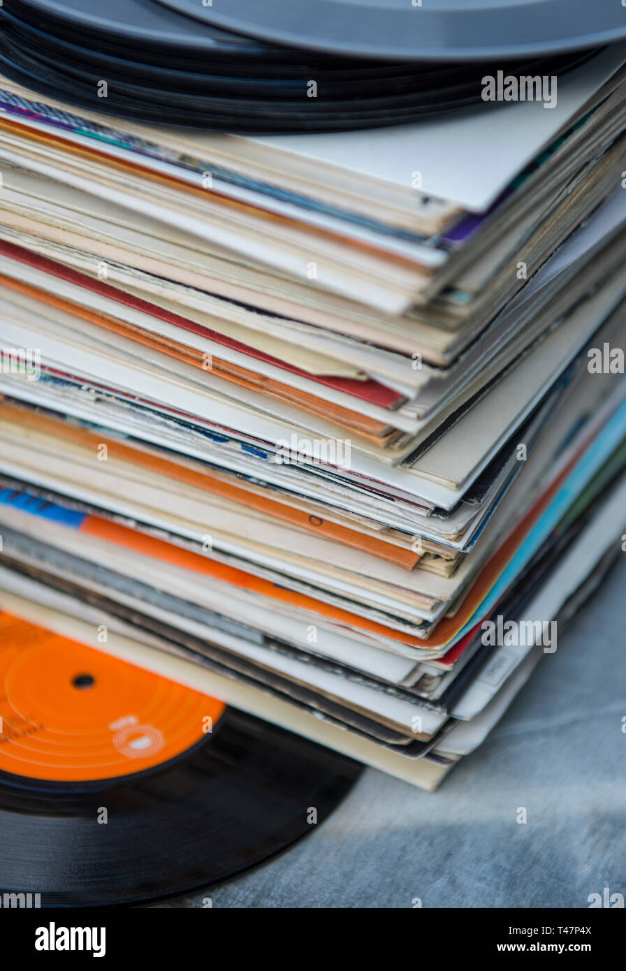 Pile vintage records hi-res stock photography and images - Alamy