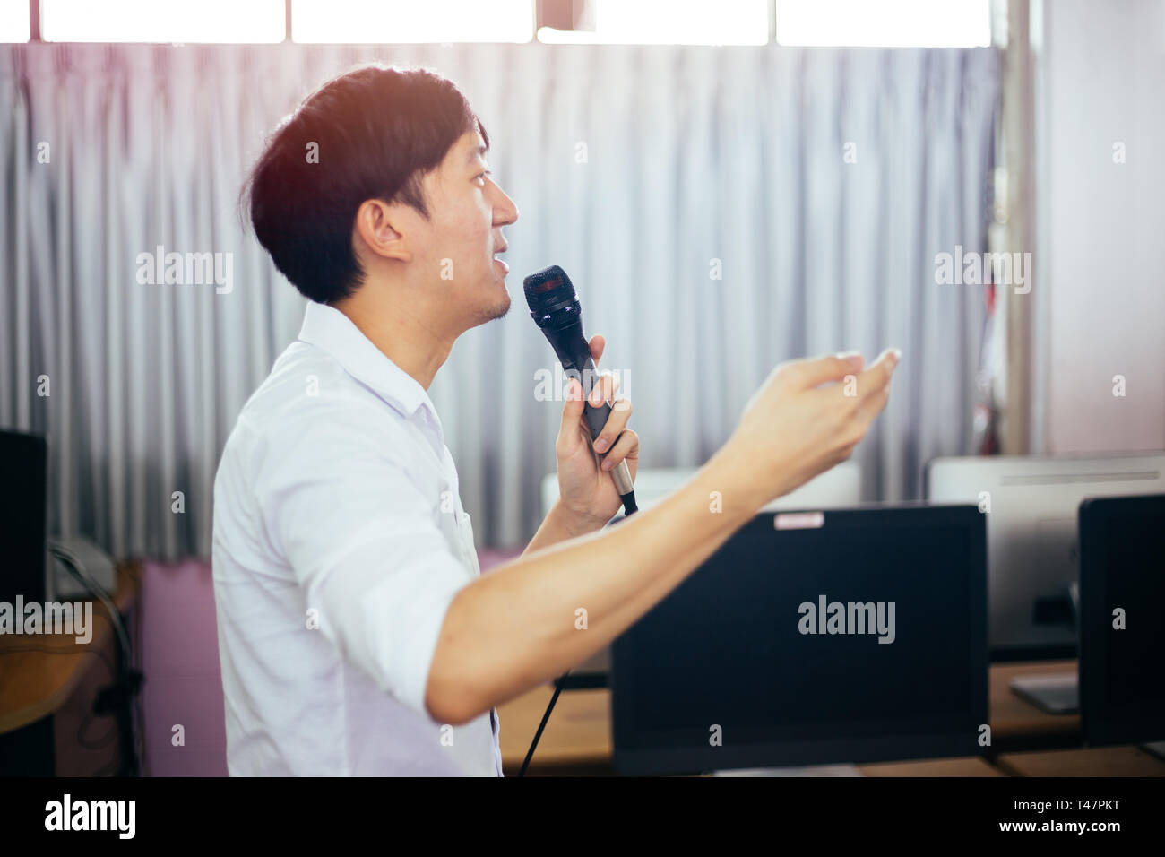 Speech class public speaking hi-res stock photography and images - Alamy