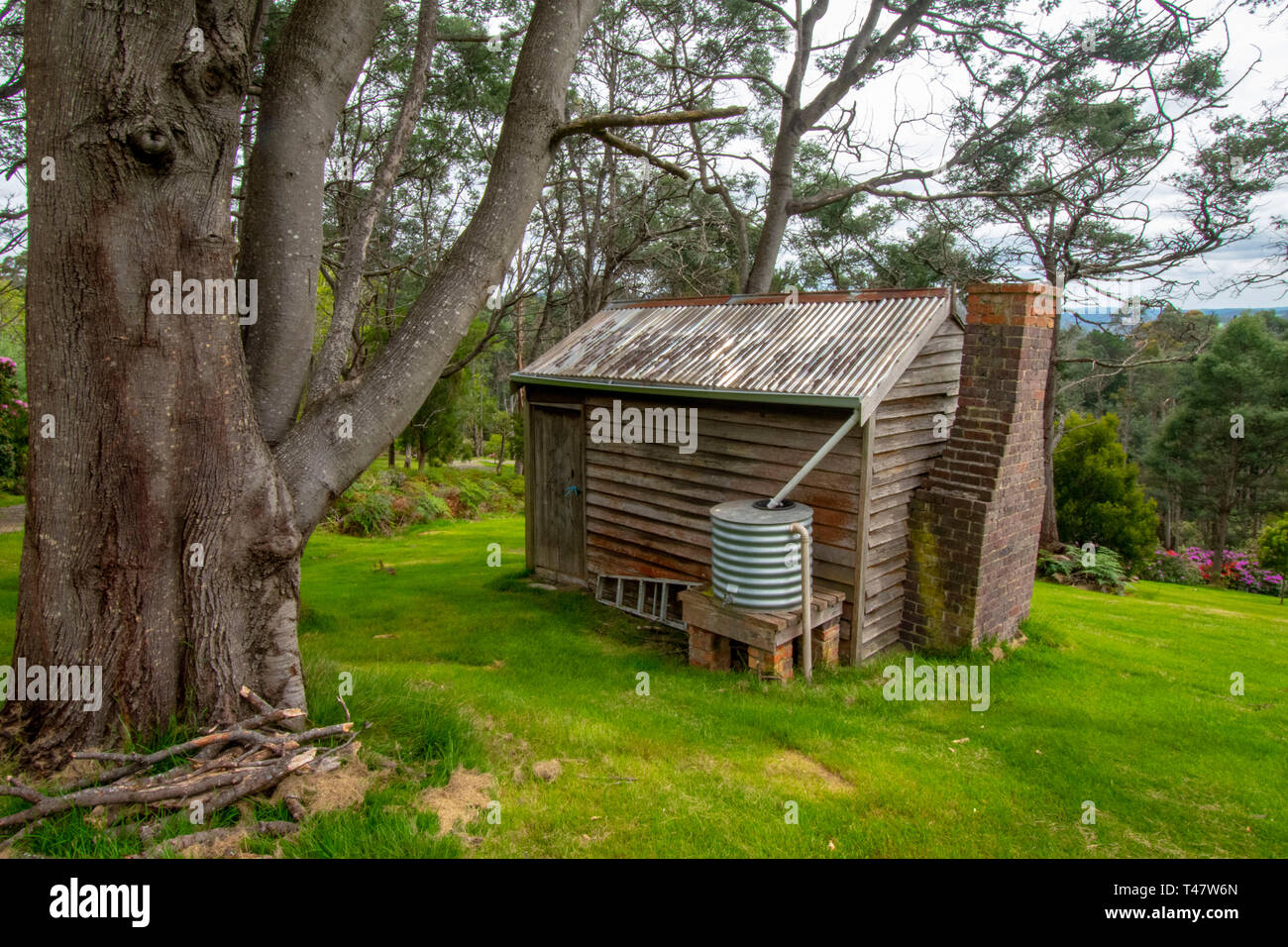 Old style water tank hi-res stock photography and images - Alamy
