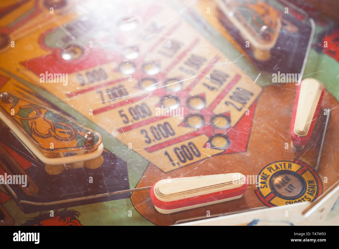 Old pinball machine machine hi-res stock photography and images - Alamy
