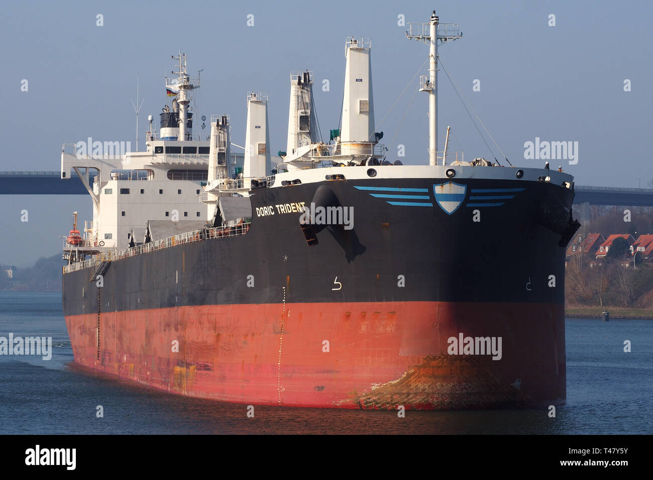 Bulk Carrier Doric Trident entering the Holtenau locks Stock Photo - Alamy