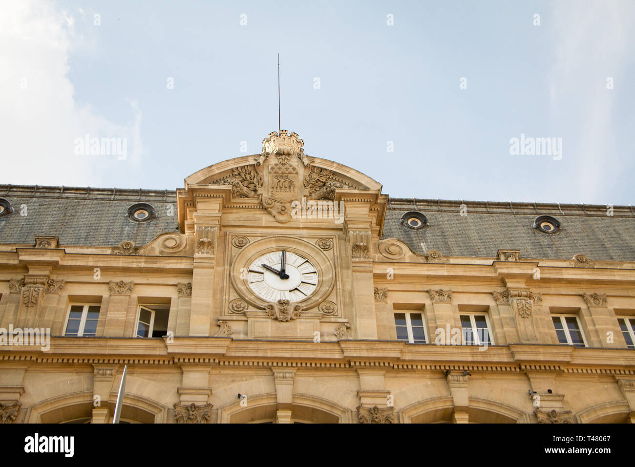 Giant ancient clock hi-res stock photography and images - Alamy