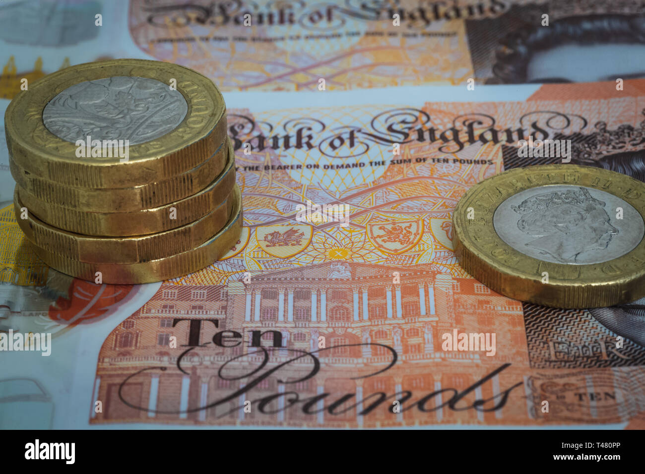British notes and coins Stock Photo - Alamy