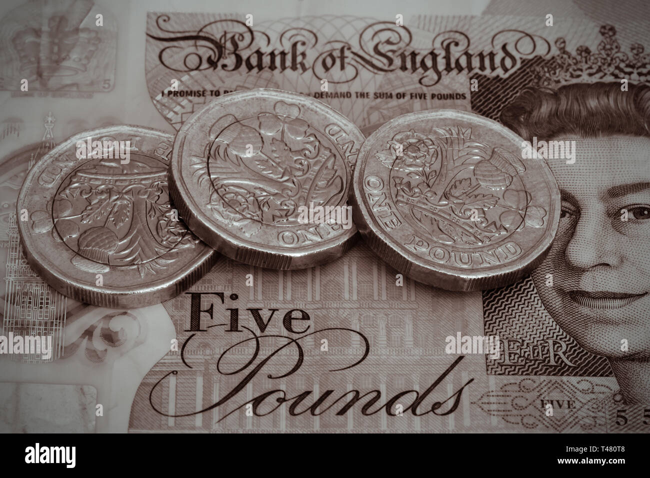 British notes and coins Stock Photo - Alamy