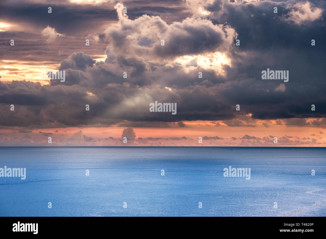 Streamer and sea hi-res stock photography and images - Alamy