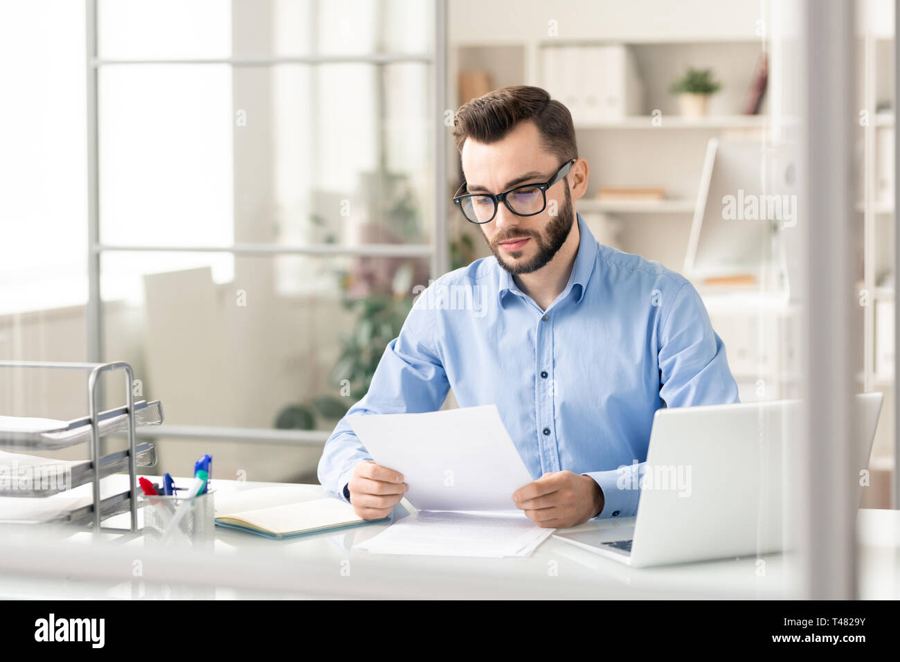 Broker in office Stock Photo - Alamy