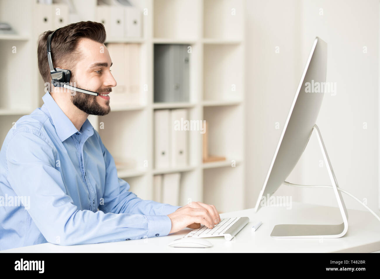 Hotline operator hi-res stock photography and images - Alamy