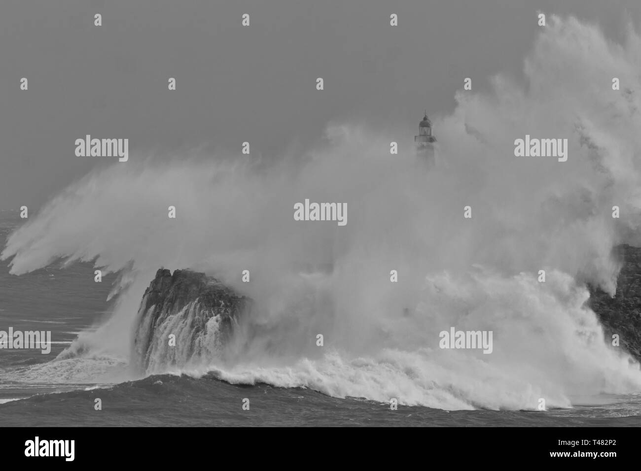 Dramatic lighthouse hi-res stock photography and images - Alamy