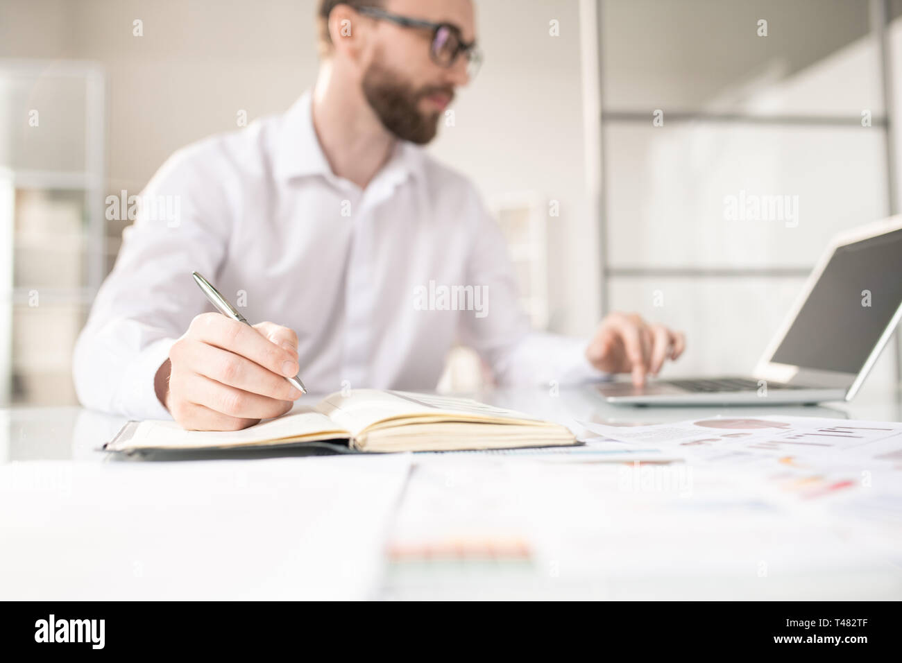 Professional agenda hi-res stock photography and images - Alamy