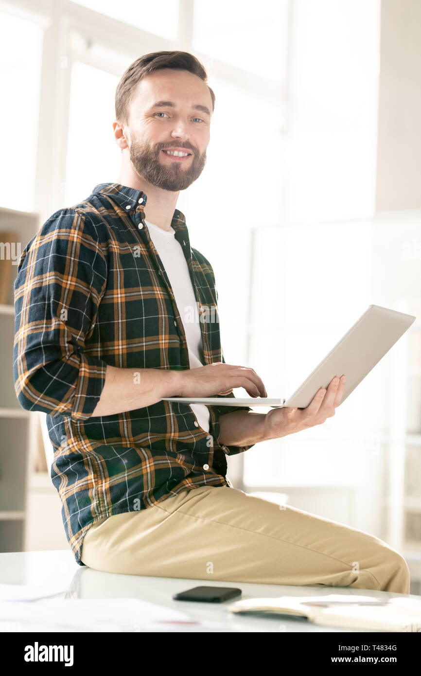 Man browsing hi-res stock photography and images - Alamy