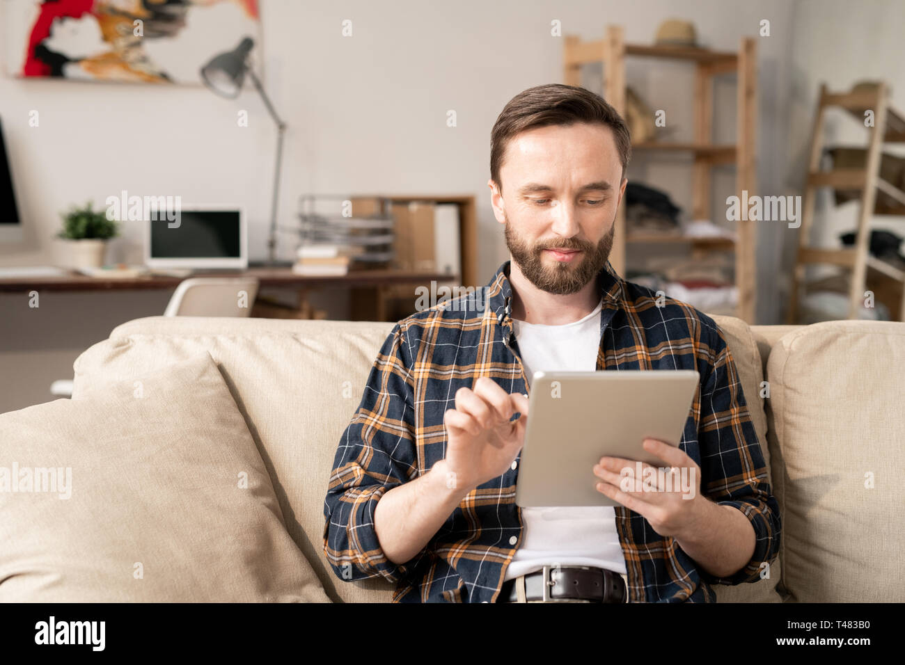 Man scrolling in tablet Stock Photo - Alamy