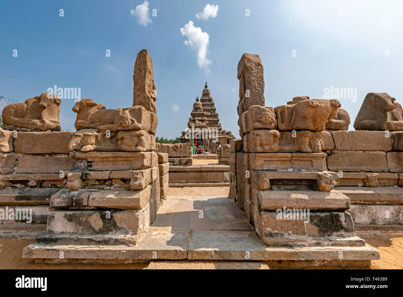 Horizontal view of the Shore temple at Mahabalipuram, India Stock Photo ...