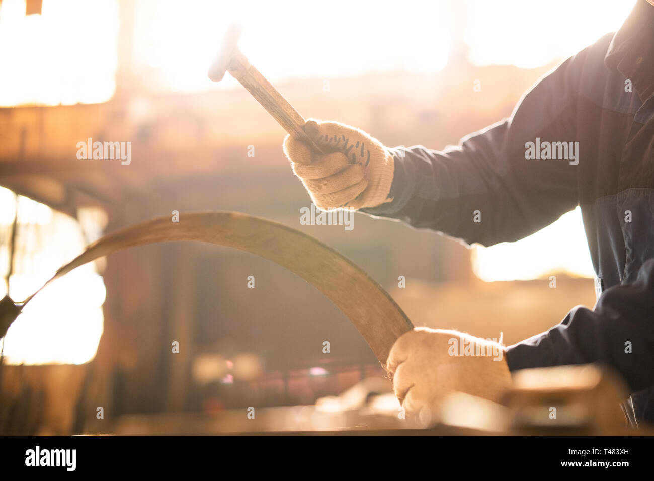 Hammering metal work hi-res stock photography and images - Alamy