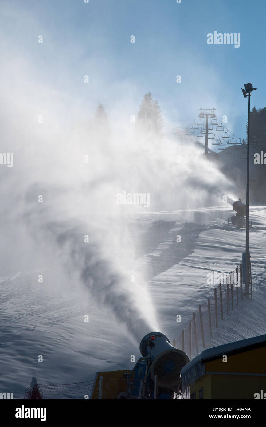 Machine cover hi-res stock photography and images - Alamy