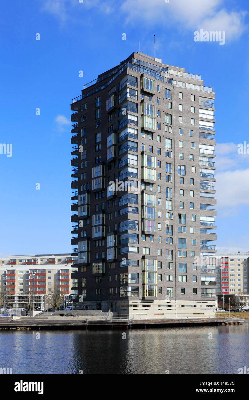 The waterfront of high rise building hi-res stock photography and ...