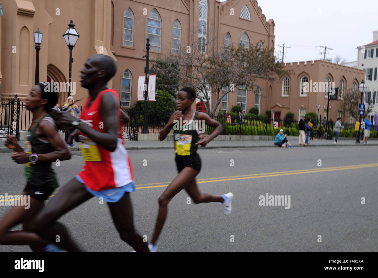 Bridge Run Over Two Spans for 25,000 Participants in Elite Group of ...