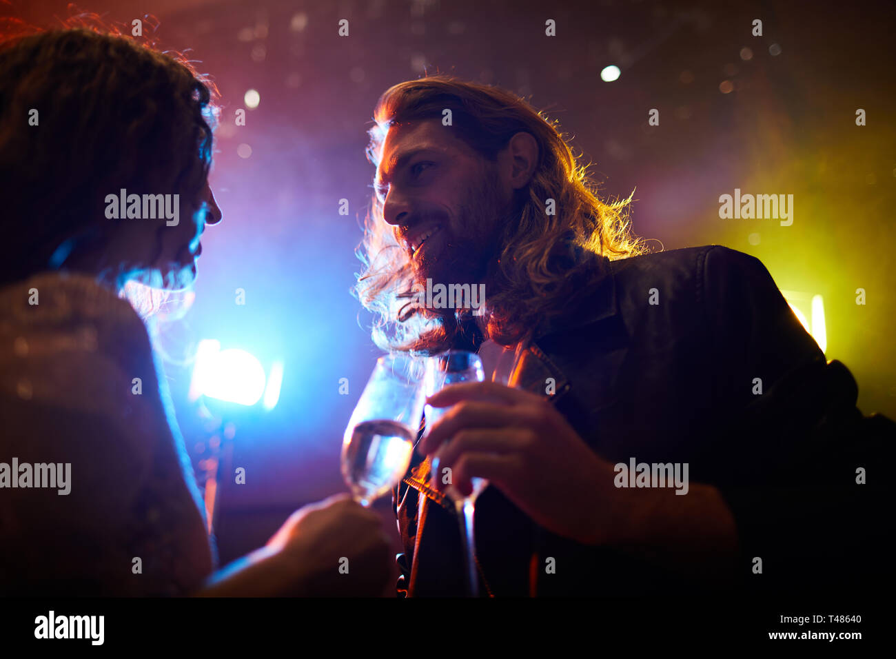Couple flirting in nightclub hi-res stock photography and images - Alamy