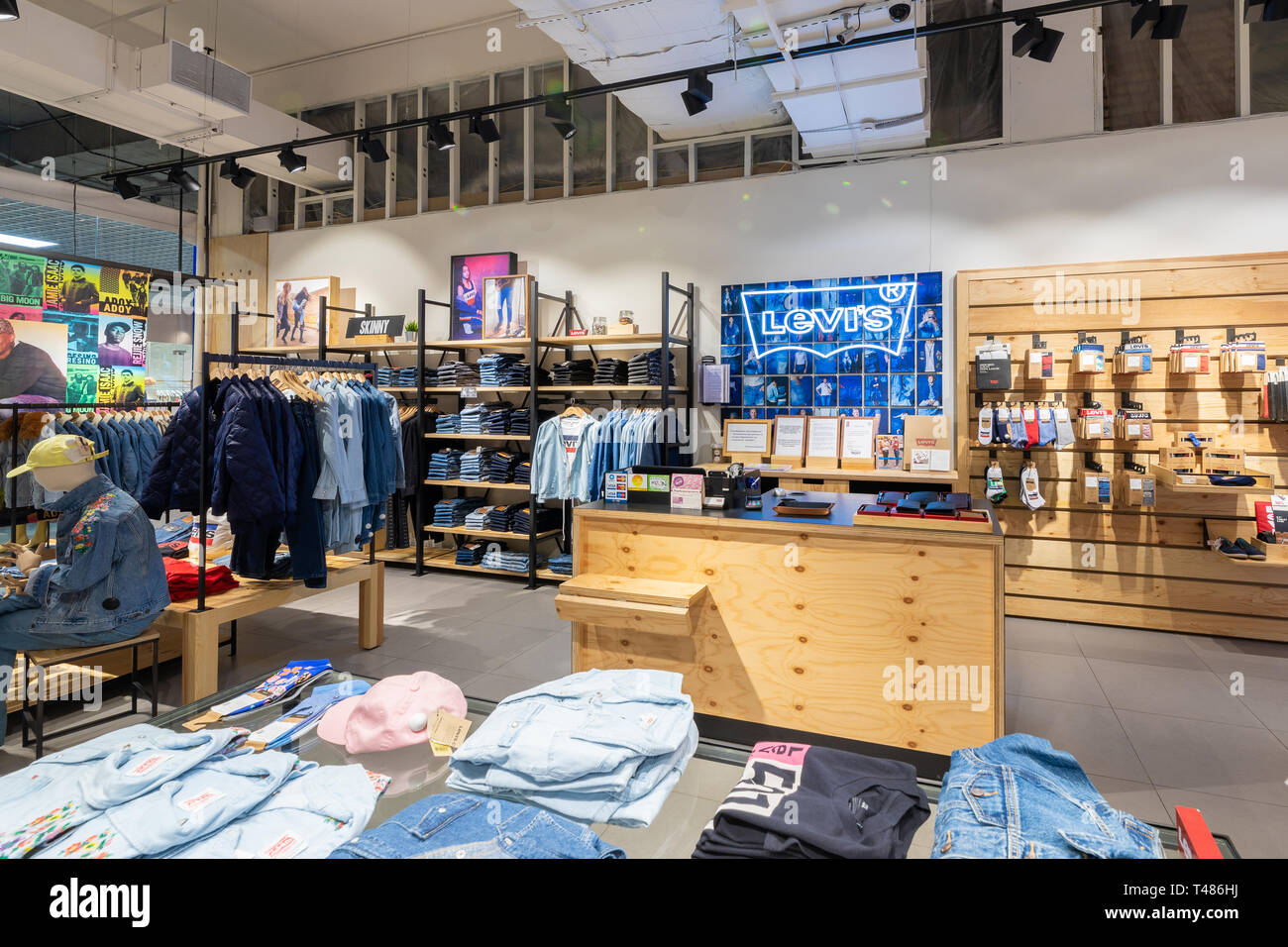 Levis storefront hi-res stock photography and images - Alamy