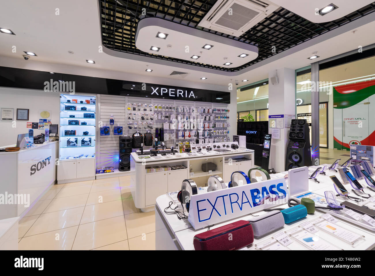 Sony tv screen 4k hi-res stock photography and images - Alamy