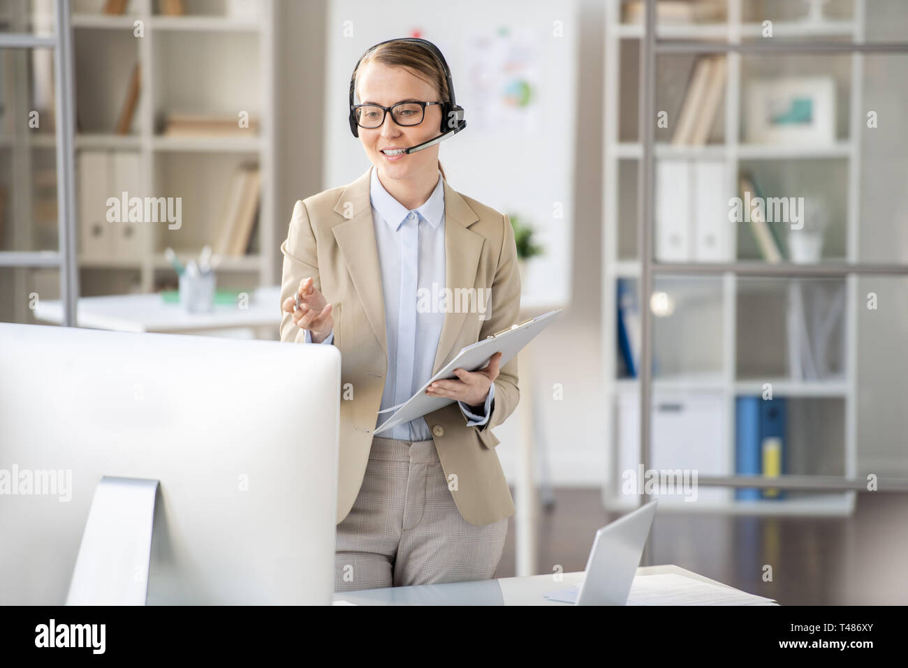 Webinar tutor hi-res stock photography and images - Alamy