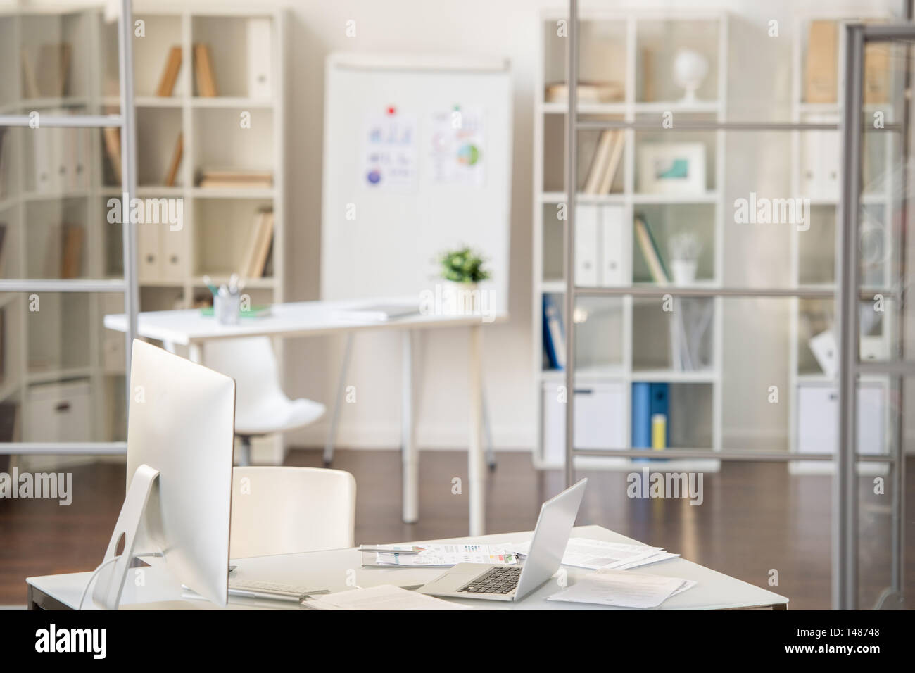 Empty work desk hi-res stock photography and images - Alamy