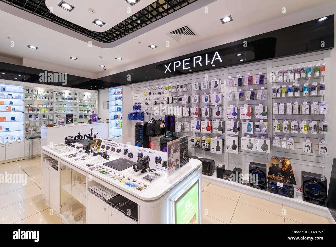 Sony bravia hi-res stock photography and images - Alamy