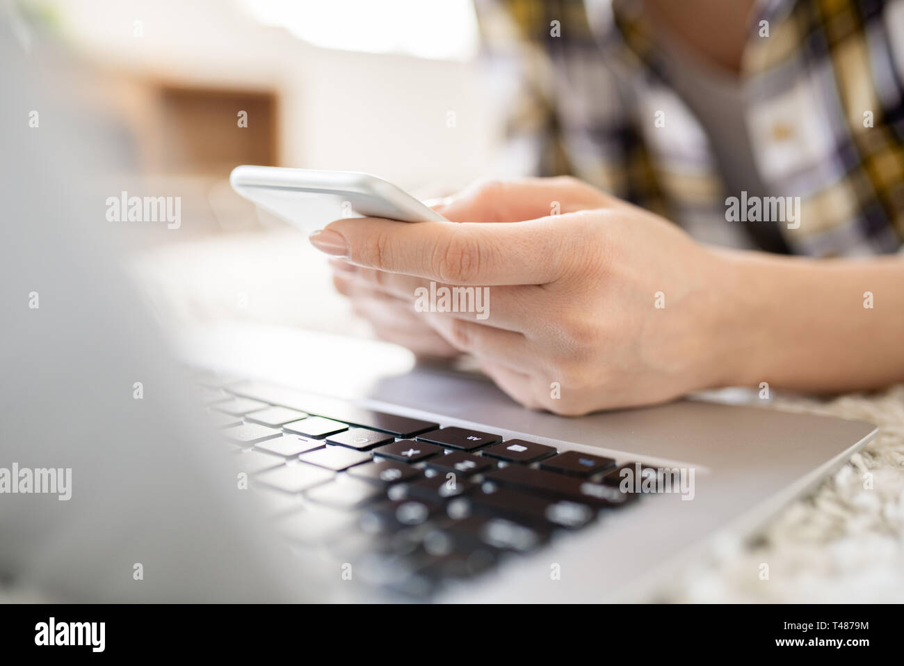 Hand texting home hi-res stock photography and images - Alamy