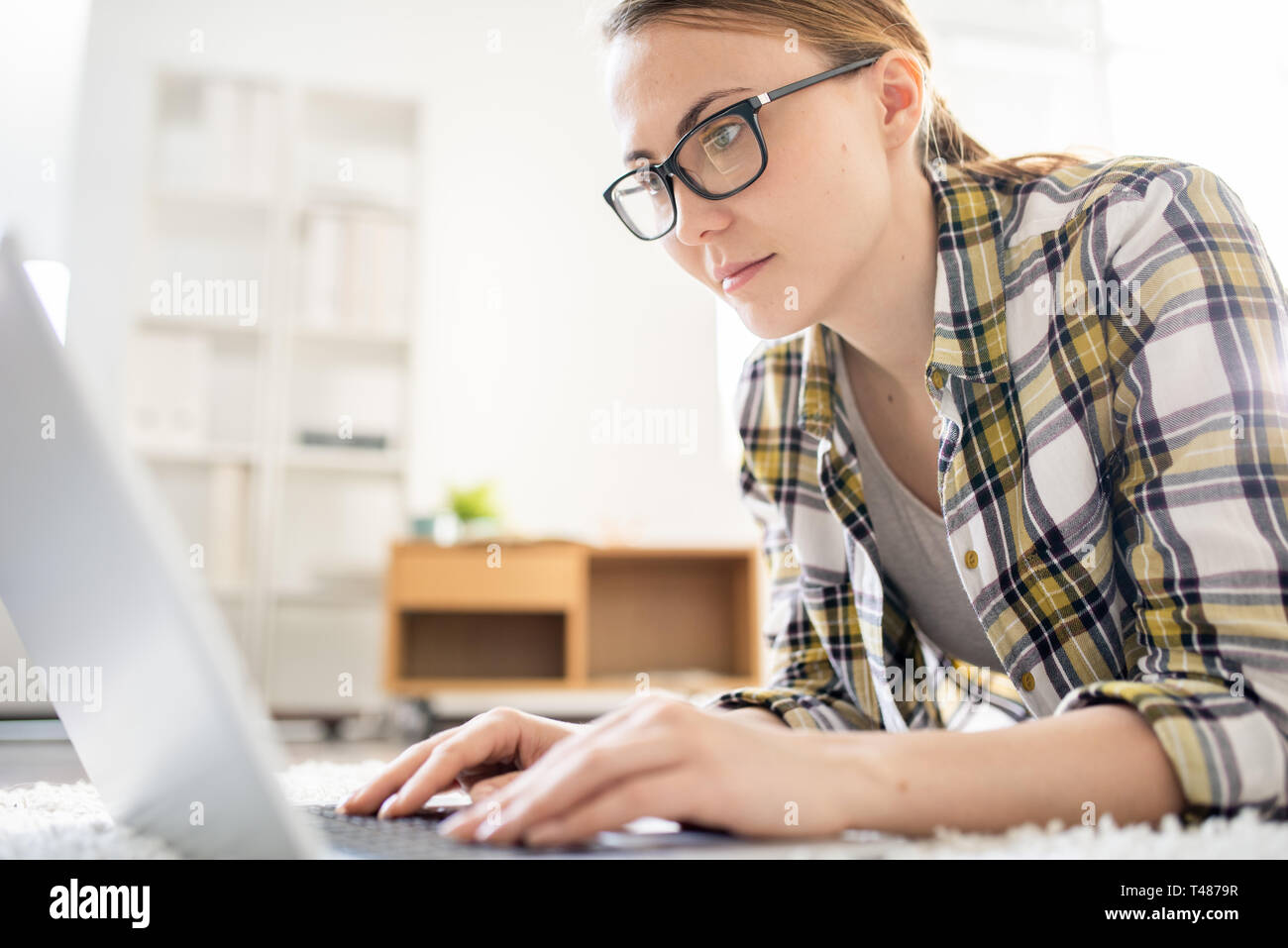 Student girl typing on laptop Stock Photo - Alamy