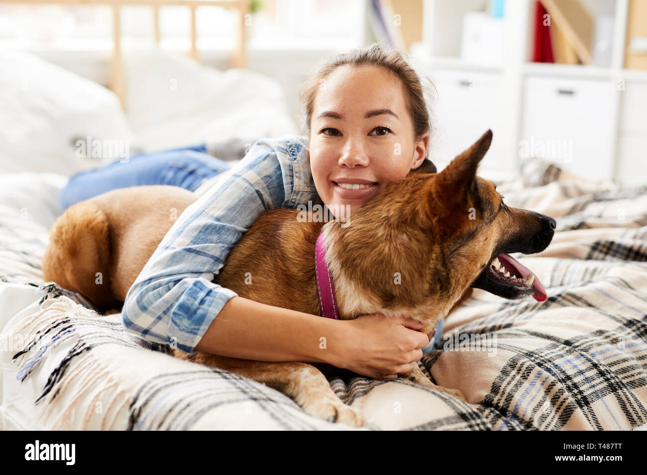 Woman hugging dog hi-res stock photography and images - Alamy