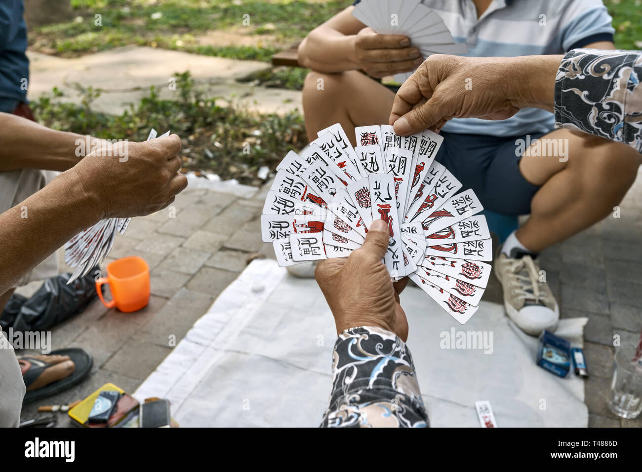 Vietnamese cards vietnam playing cards hi-res stock photography and ...