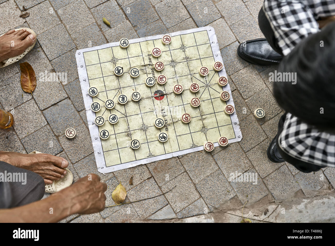 Gamers playing traditional asian chess outdoors in Hanoi Stock Photo ...