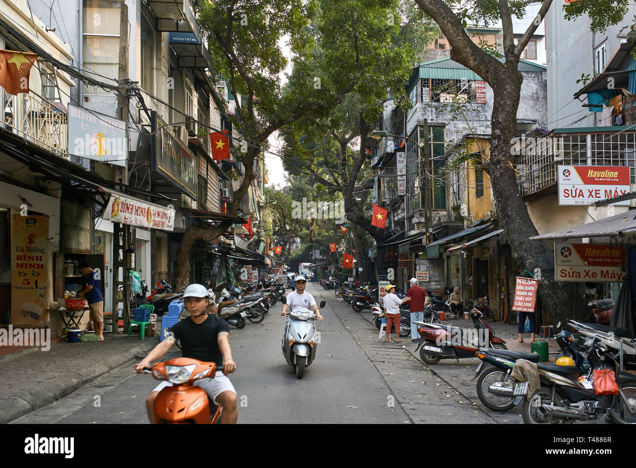 Asian street hi-res stock photography and images - Alamy