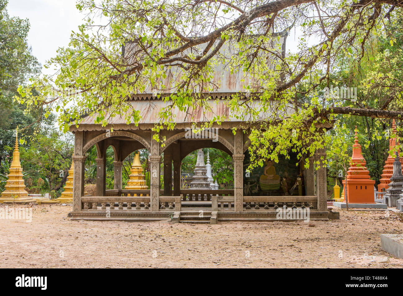 Wat bo cambodia hi-res stock photography and images - Alamy