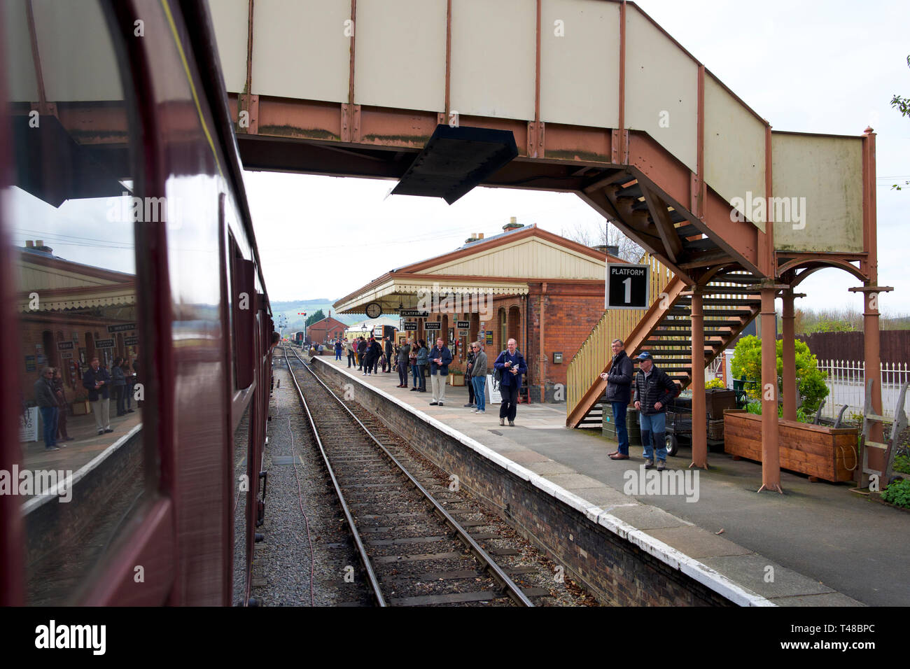 Toddington station on the Gloucestershire and Warwickshire Railway UK ...