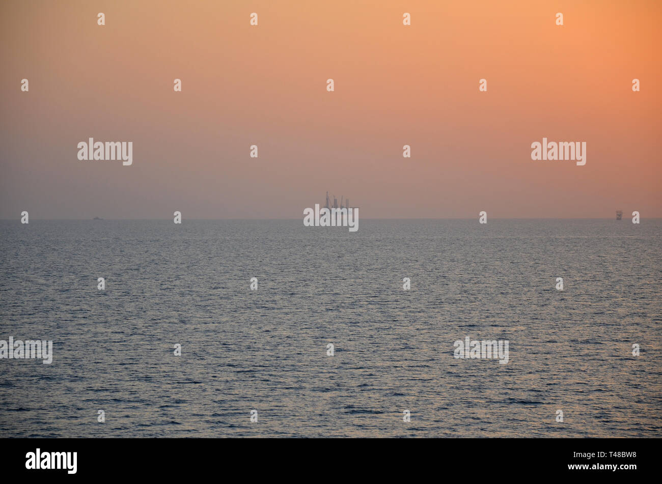 Offshore platform open hi-res stock photography and images - Alamy