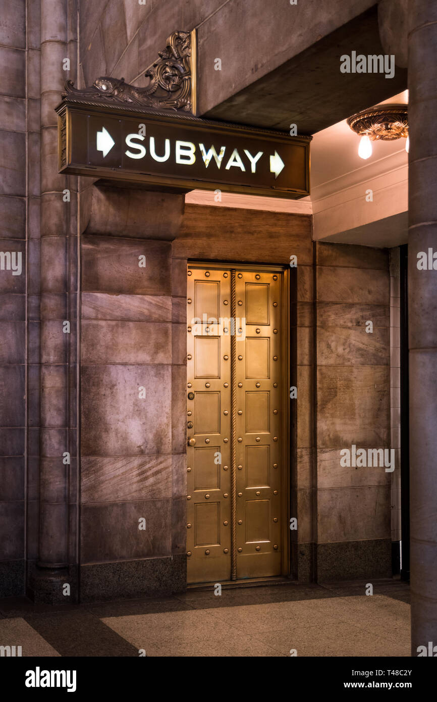 Vintage elevator indoor hi-res stock photography and images - Alamy