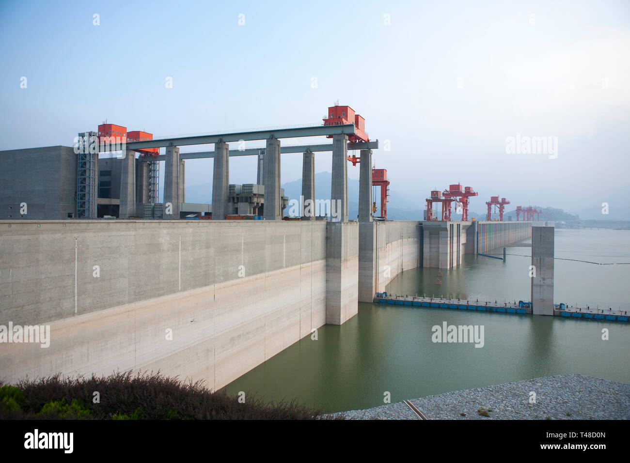 Three gorges dam construction work hi-res stock photography and images ...