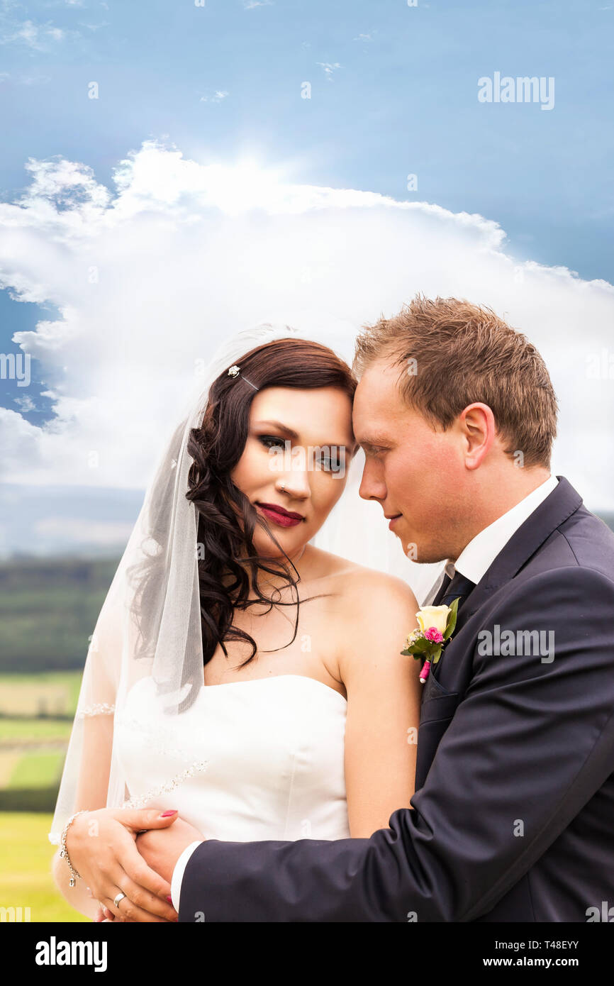 Bride and groom on their wedding day Stock Photo - Alamy