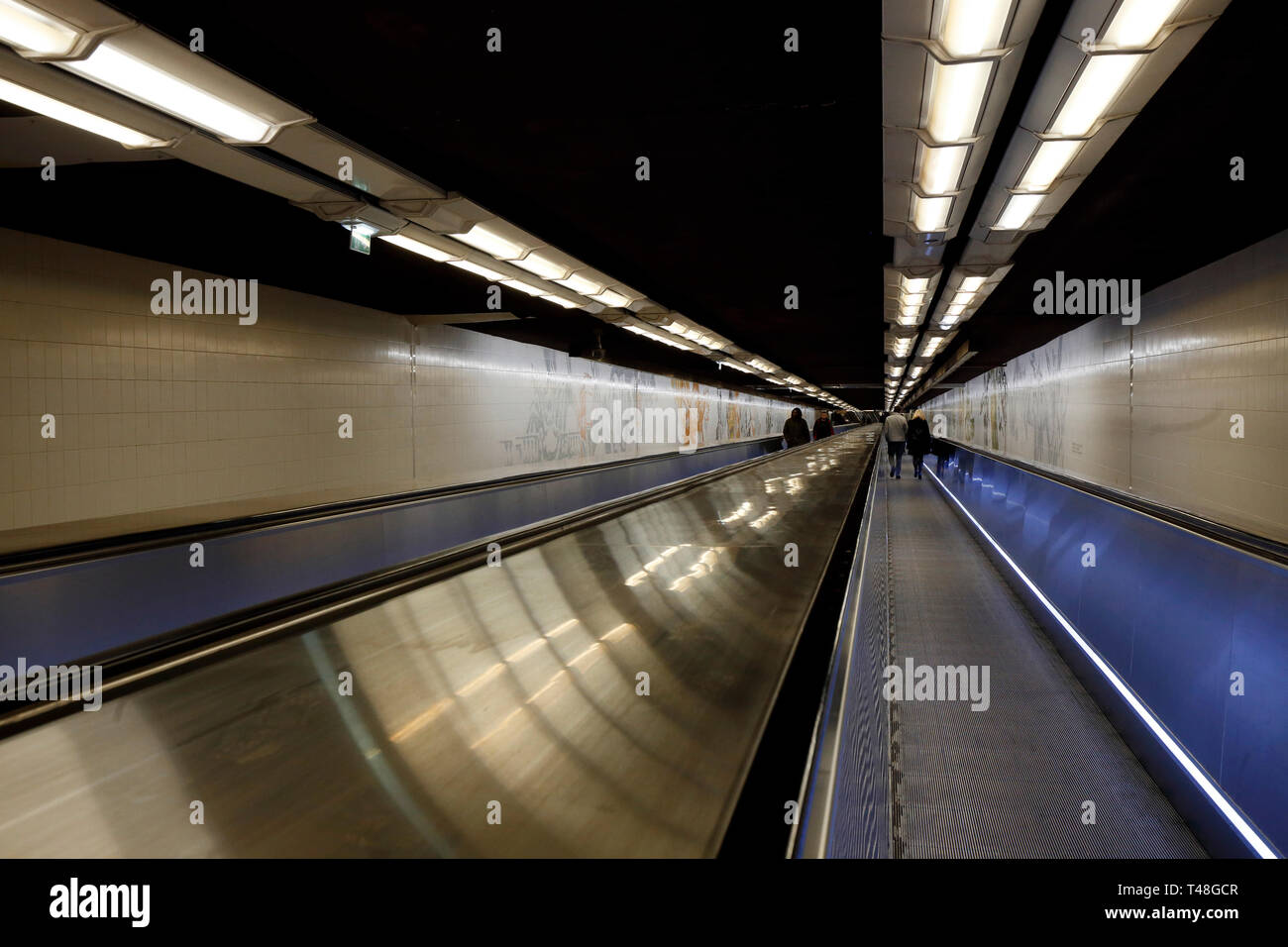 A moving walkway connecting the Paris RER and Metro stations at ...