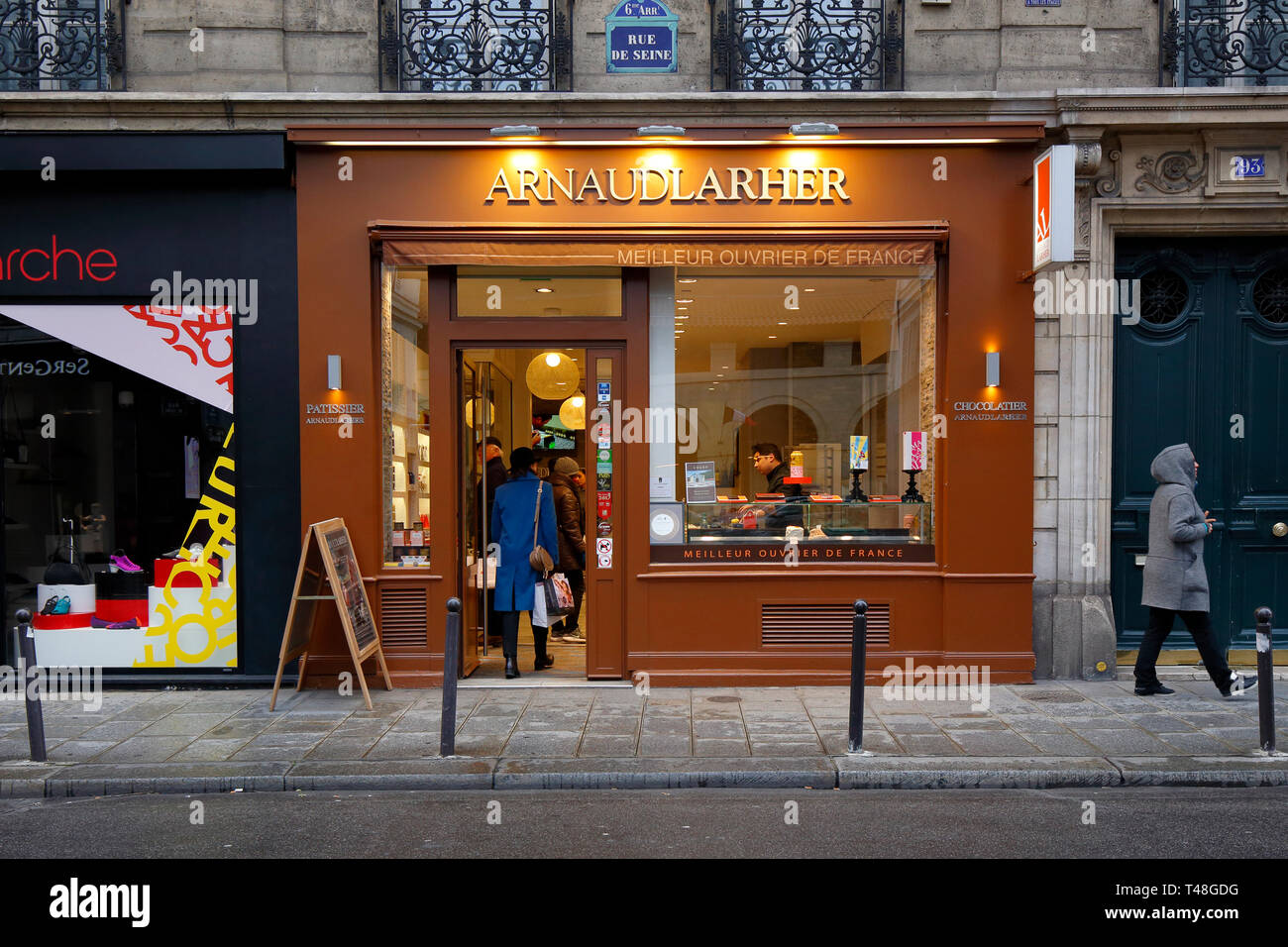 French bakery storefront hi-res stock photography and images - Alamy