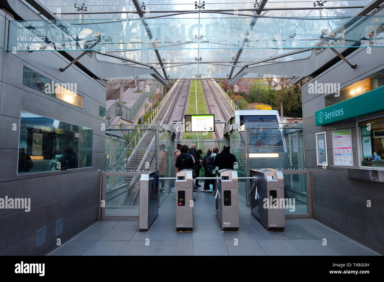The Montmartre Funiculaire to Sacré-Cœur Basillica, Paris, France Stock ...