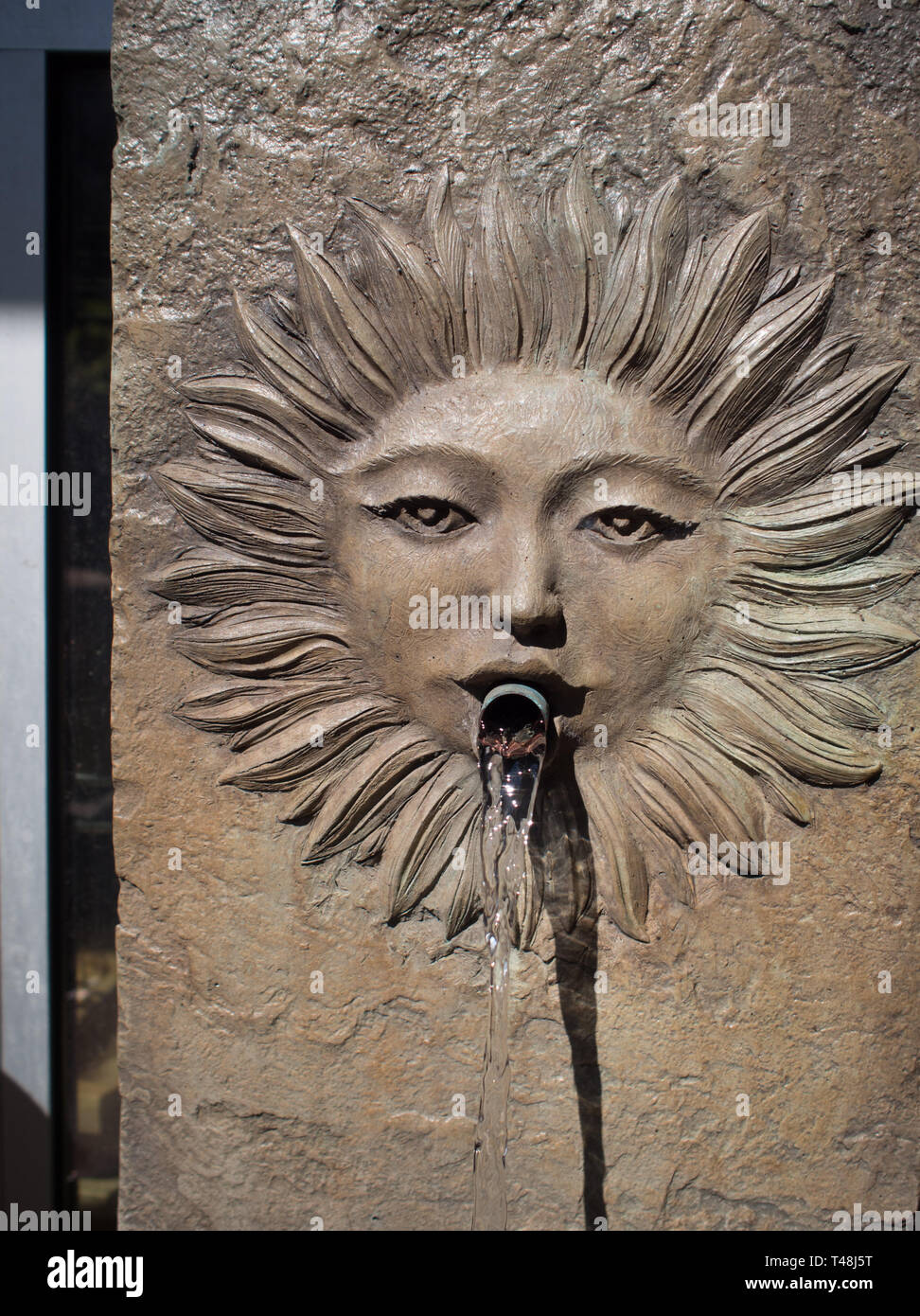 Sun fountain hi-res stock photography and images - Alamy