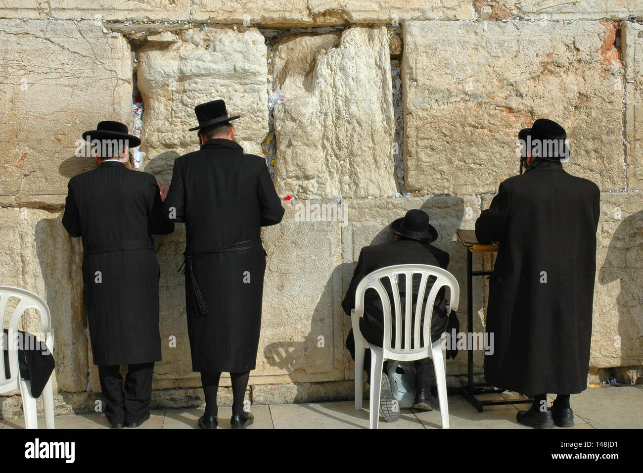 Jerusalem: Men at Prayer at the Wailing Wall Stock Photo - Alamy