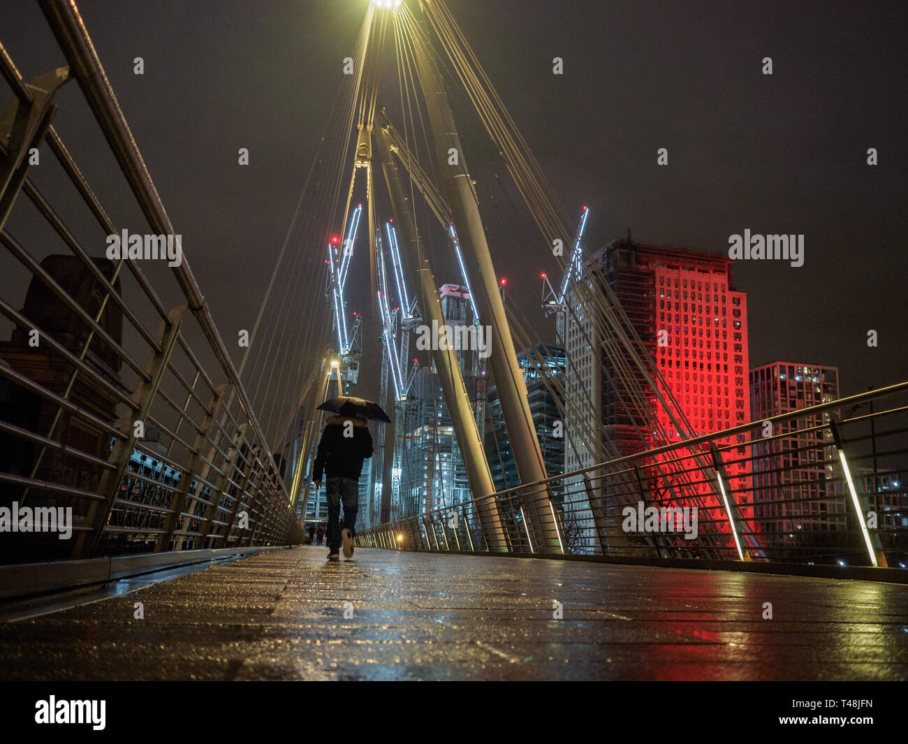 London pedestrian bridge hi-res stock photography and images - Alamy
