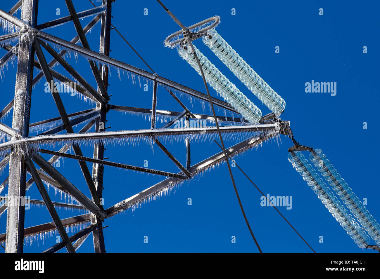 Electric wires frozen hi-res stock photography and images - Alamy