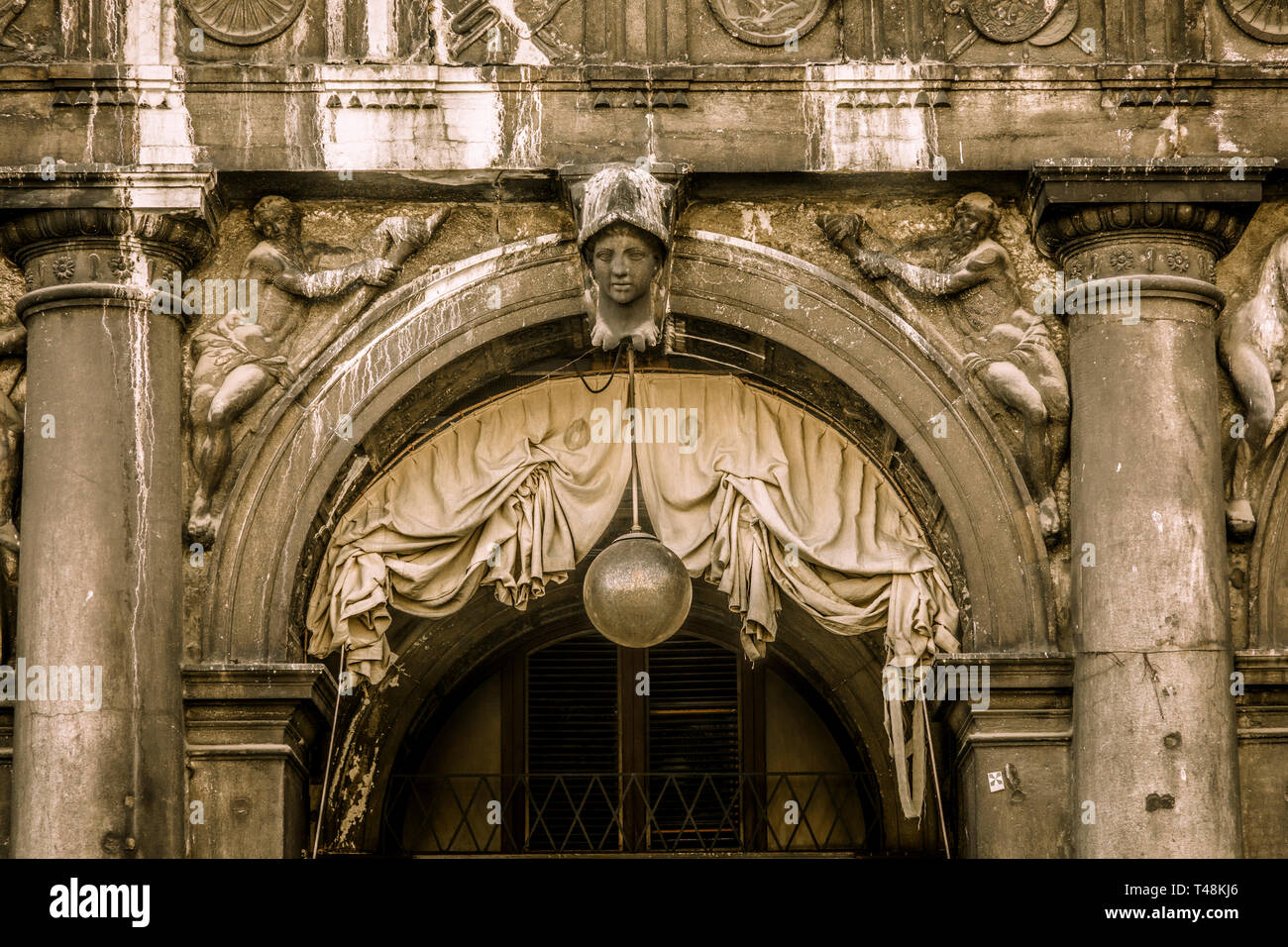 Arch pillars architecture hi-res stock photography and images - Alamy